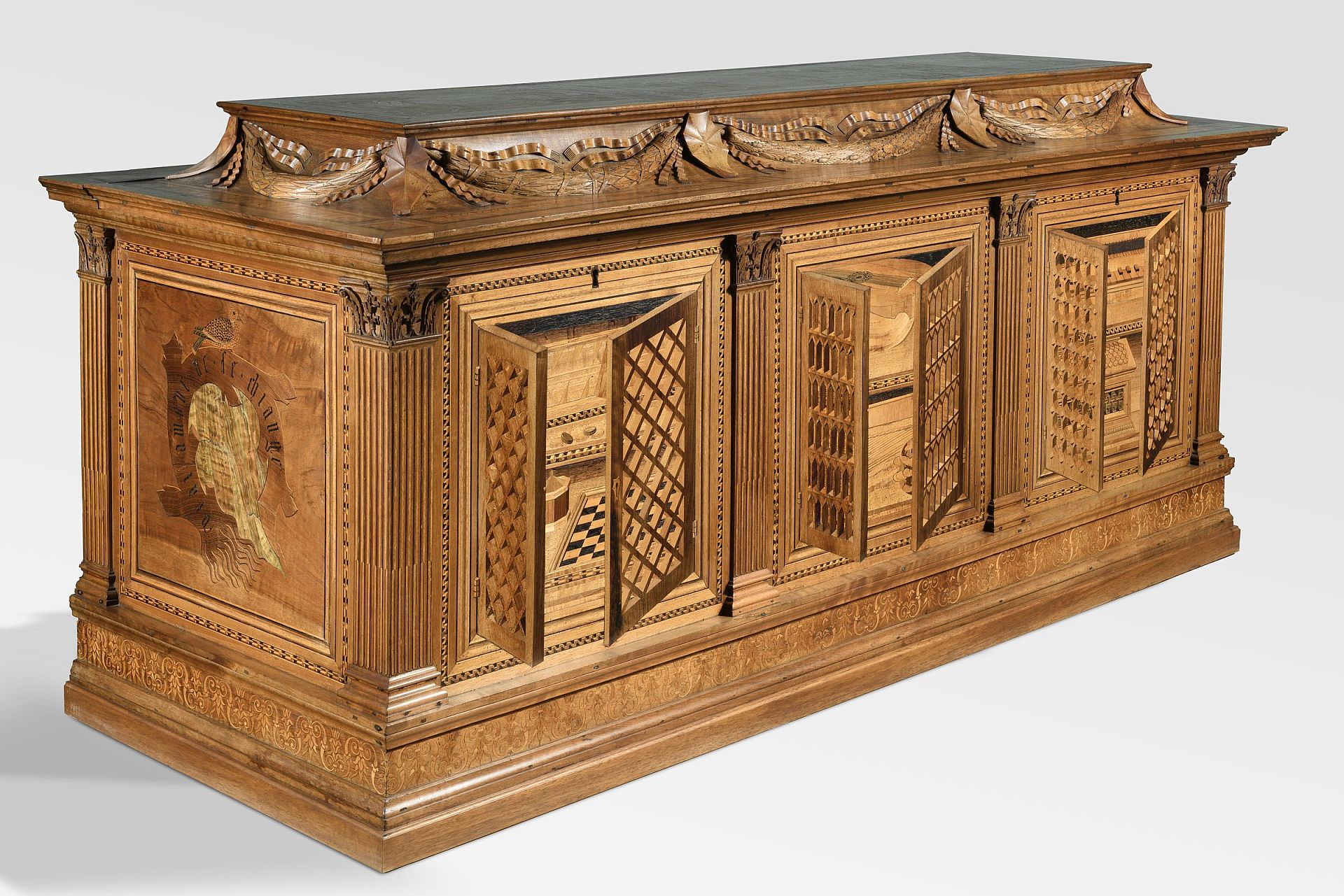 Truhe mit perspektivischen Einlegearbeiten - Bayerisches Nationalmuseum