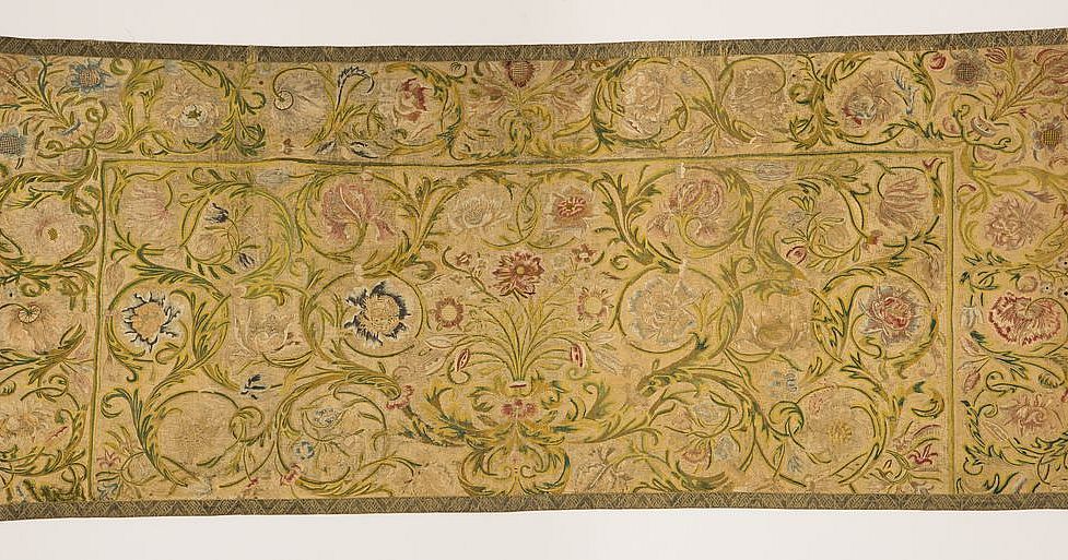 Antependium mit bunter Seide bestickt - Bayerisches Nationalmuseum