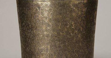 Becher mit Schlangenhautpunzierung - Bayerisches Nationalmuseum