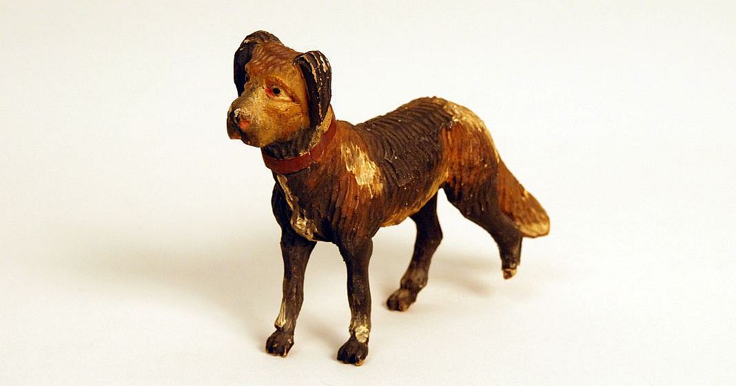 Tierfigur: Hund, stehend - Bayerisches Nationalmuseum