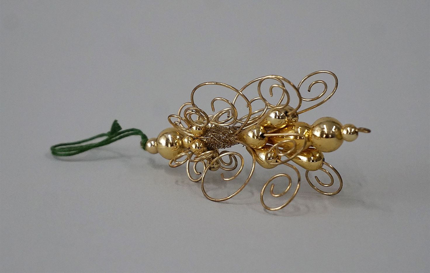 Christbaumschmuck: Zierform aus Draht und Perlen - Bayerisches Nationalmuseum