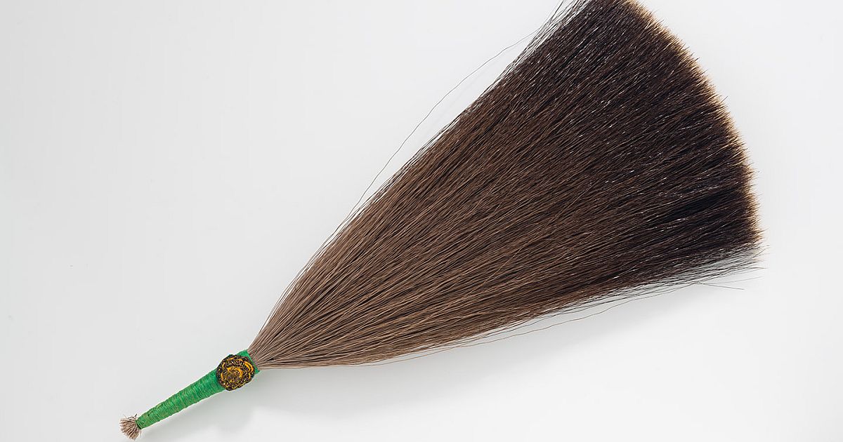 Gamsbart, mit grünem Faden unten zusammengebunden - Bayerisches ...