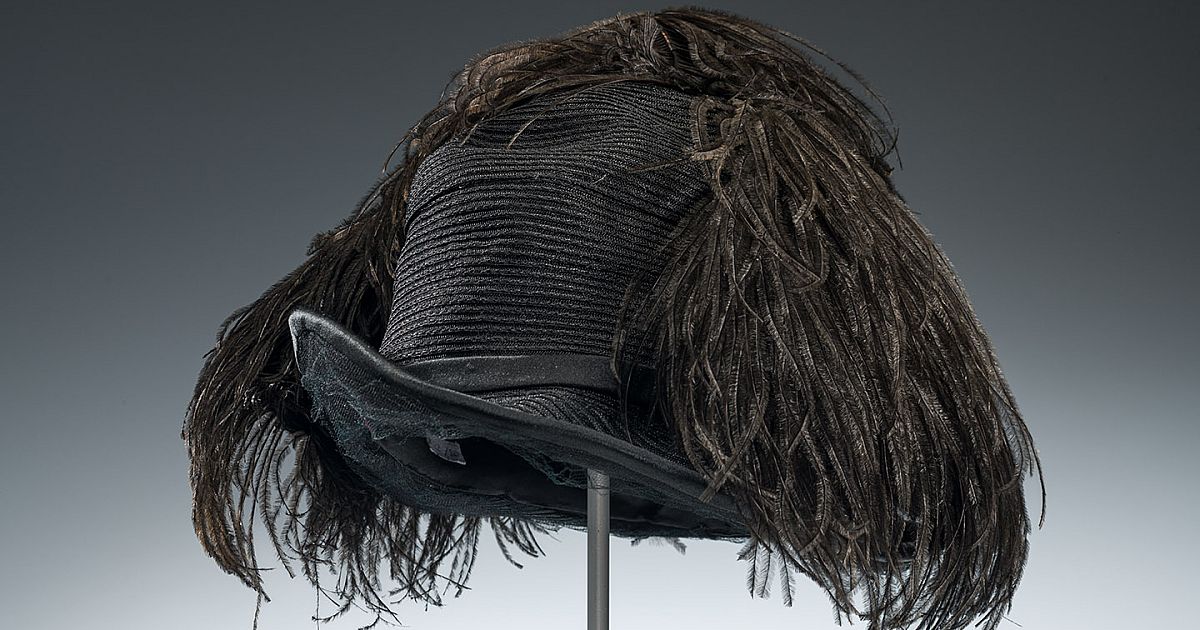 Schwarzer Damenstrohhut mit Straußenfedern - Bayerisches Nationalmuseum