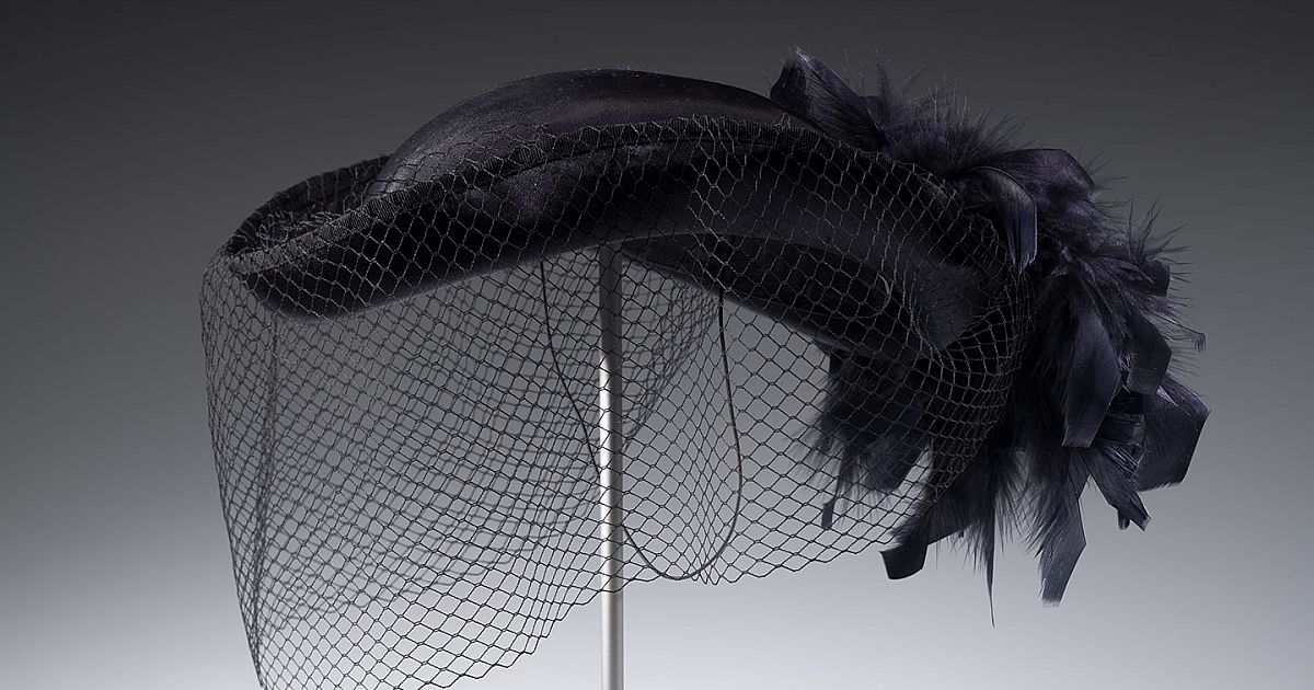 Schwarzer Hut mit Schleier und Federn - Bayerisches Nationalmuseum