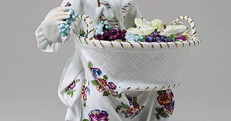 Gärtnerin mit Früchten im Korb (Figur) - Bayerisches Nationalmuseum