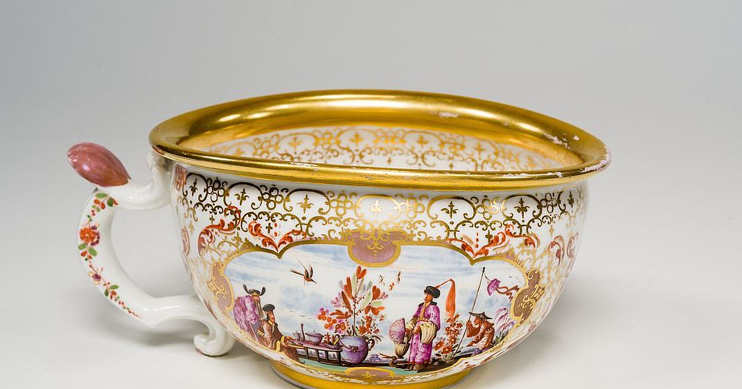 Bourdalou mit Chinoiserien und indianischen Blumen - Bayerisches ...