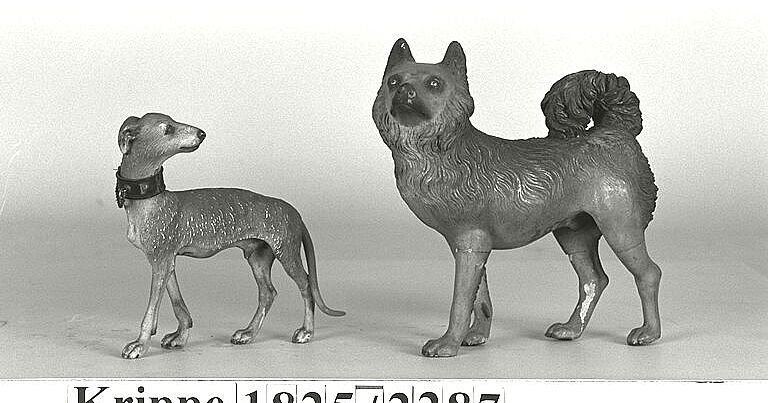 Tierfigur: Stehender Hund - Bayerisches Nationalmuseum