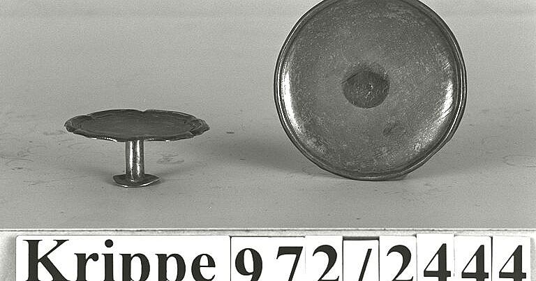 Krippenzubehör: Glatter runder Teller - Bayerisches Nationalmuseum