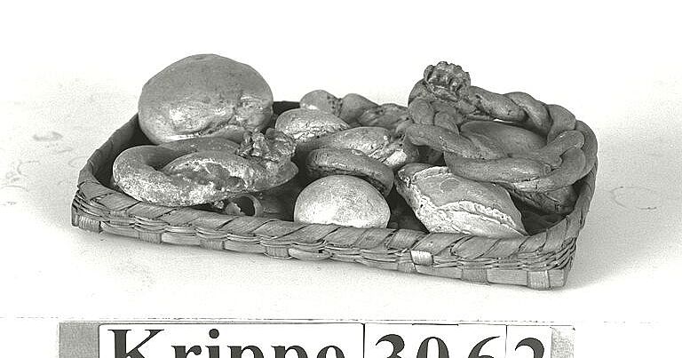 Krippenzubehör: Flacher Korb mit Backwaren - Bayerisches Nationalmuseum