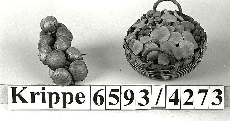 Krippenzubehör: Korb gefüllt mit Pilzen - Bayerisches Nationalmuseum