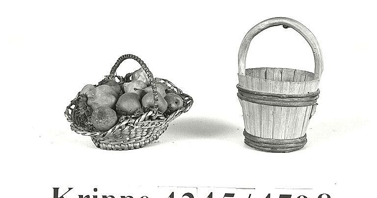 Krippenzubehör: Hoher Korb belegt mit Granatäpfel - Bayerisches ...