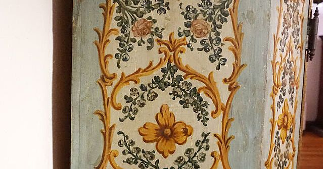 Zweiteiliger Schrank mit geradem Abschluß - Bayerisches Nationalmuseum