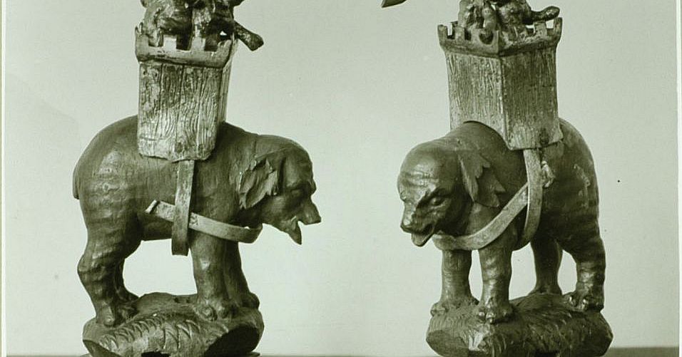 Schachfigur (Turm): Schwarzer Elefant einen Turm mit drei Kriegern ...