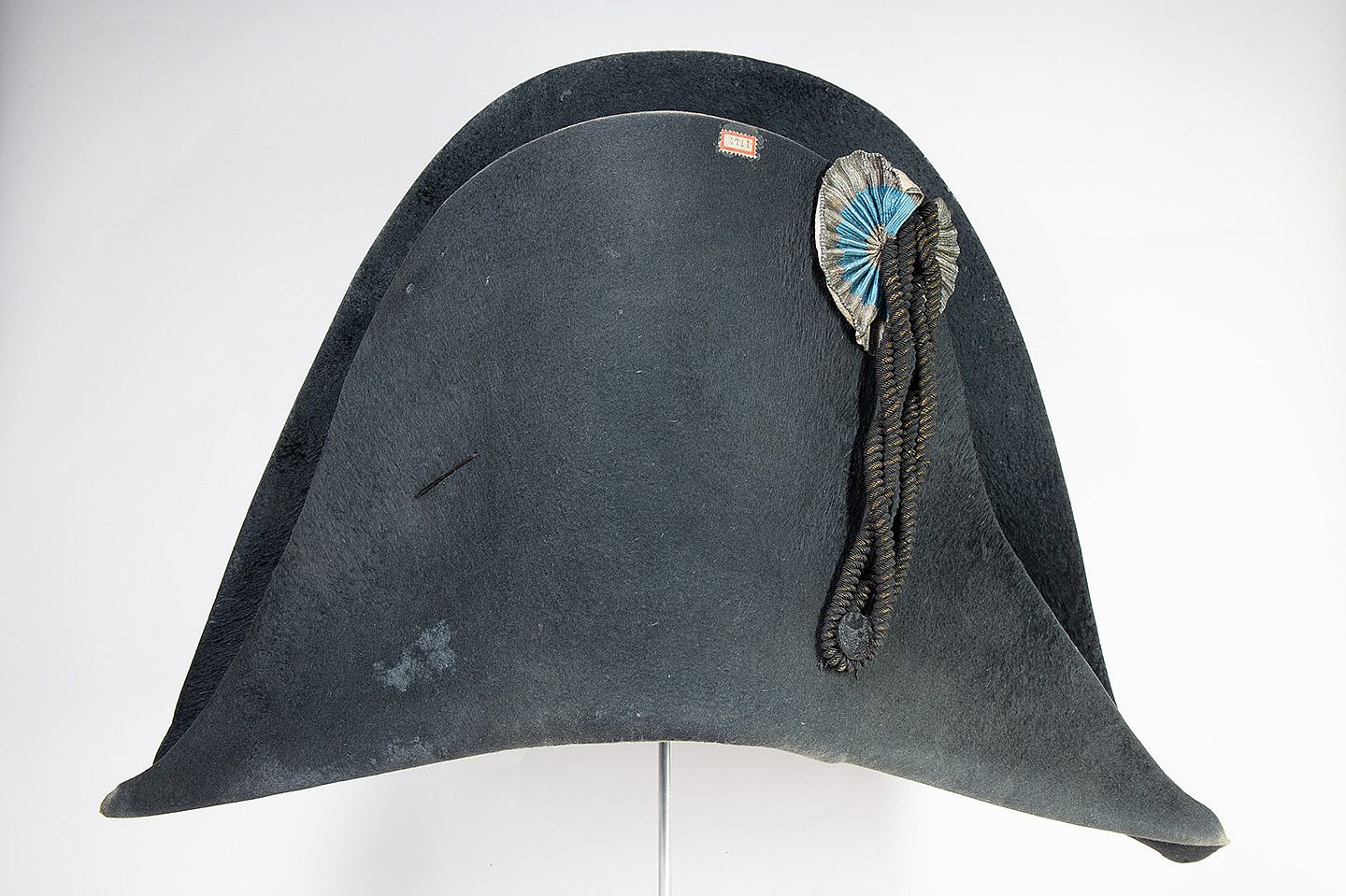 Schwarzer Zweispitz mit weißblauer Kokarde von Kronprinz Ludwig ...