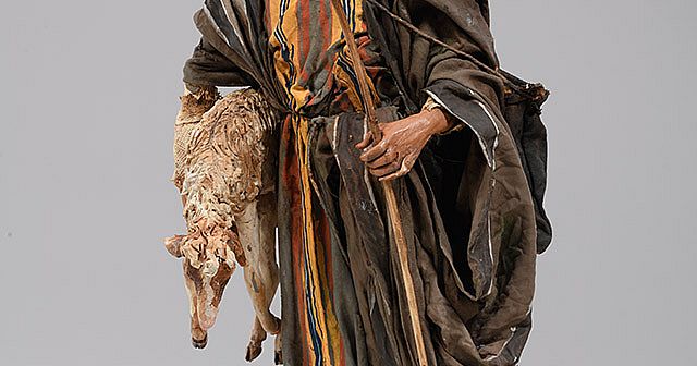 Hirte mit Schaf unter dem rechten Arm (Krippenfigur) - Bayerisches ...