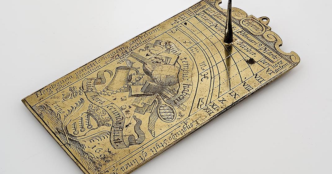 Vertikal-Sonnenuhr - Bayerisches Nationalmuseum