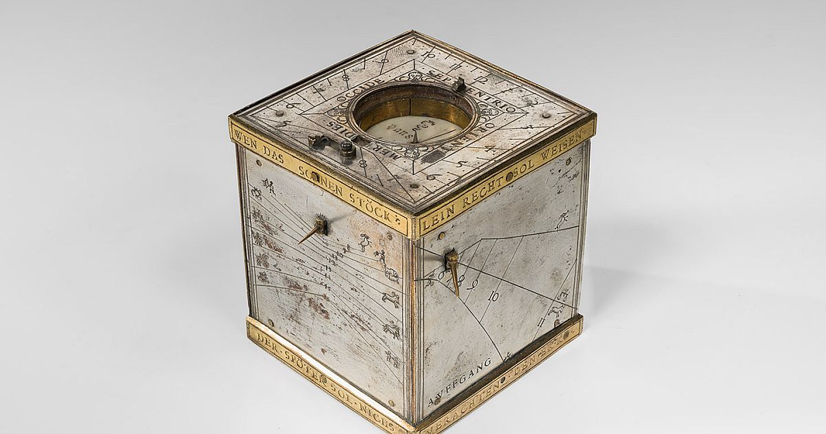 Sonnenuhr mit Monduhr in Würfelform - Bayerisches Nationalmuseum