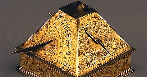 Sonnenuhr in Form eines gesockelten Pyramidenstumpfes - Bayerisches Nationalmuseum