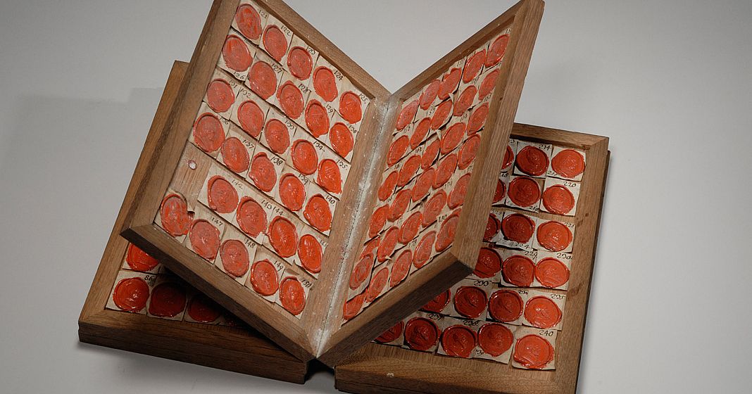 Siegel: Papst Hadrian II., mit Umschrift - Bayerisches Nationalmuseum