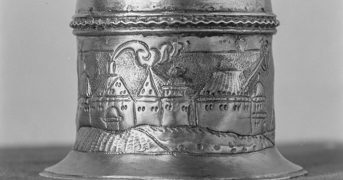 Hoher Becher mit Inschrift - Bayerisches Nationalmuseum