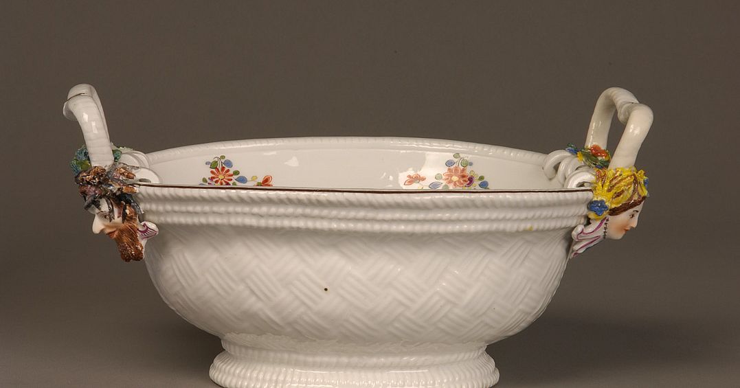 Großer Korb mit Jahreszeitenköpfen und indianischen Blumen ...