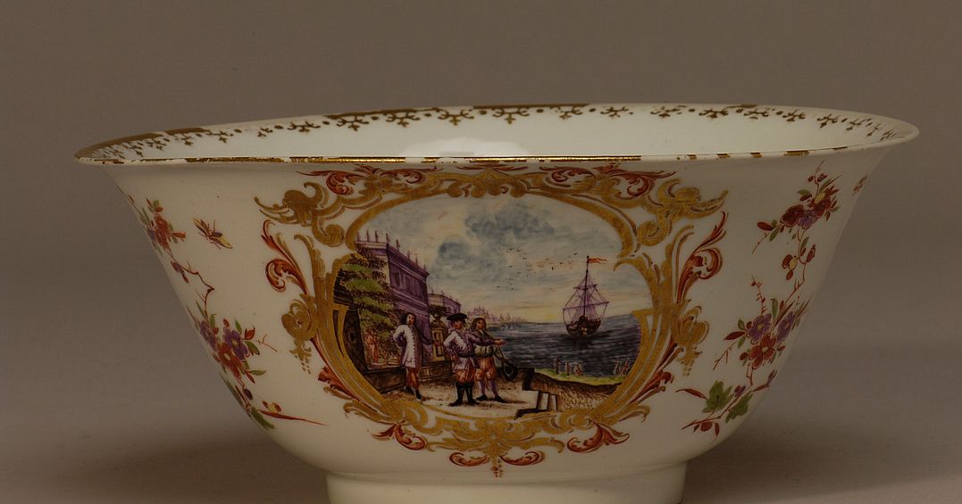 Kumme mit italienischen Palästen in Hoeroldt-Art in Kartuschen ...