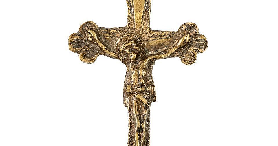 Kreuzanhänger mit dreipassförmigen Balkenenden - Bayerisches Nationalmuseum