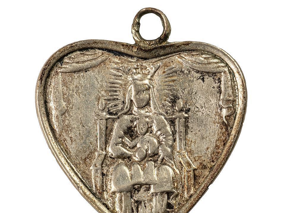 Anhänger in Form des Weingartener Heilig-Blut-Reliquiars - Bayerisches ...