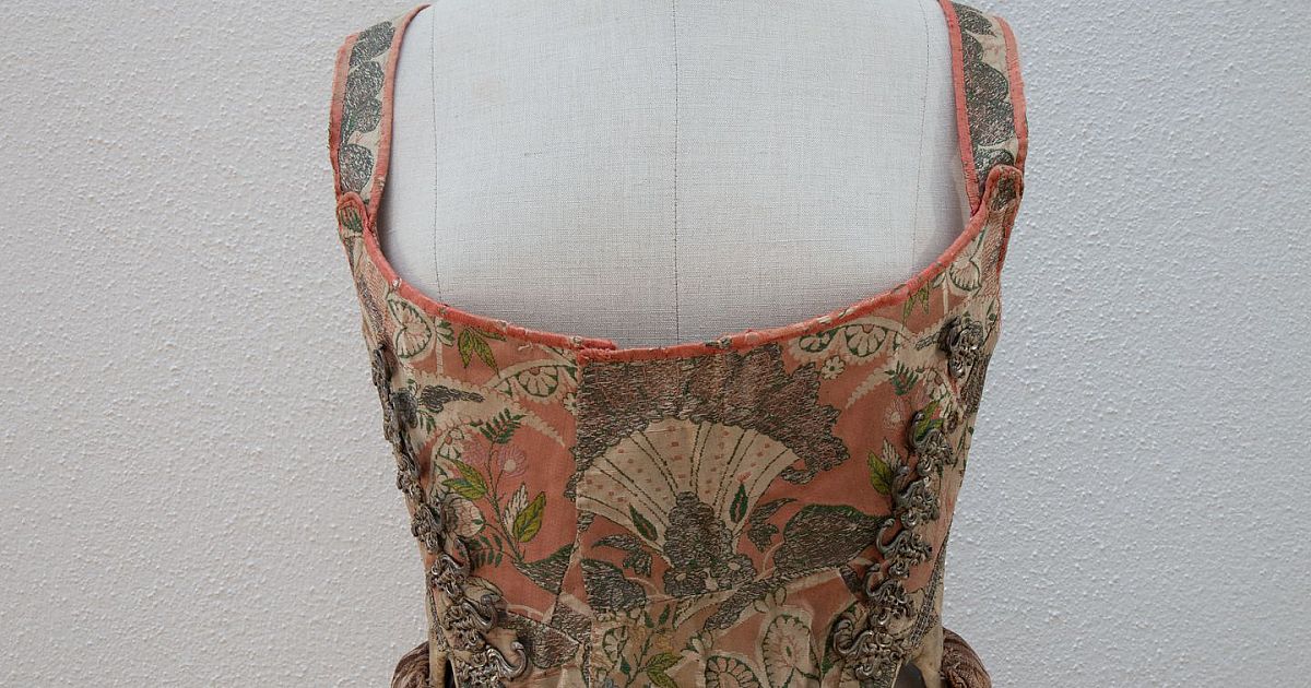 Schnürmieder mit gemustertem Seidengewebe - Bayerisches Nationalmuseum